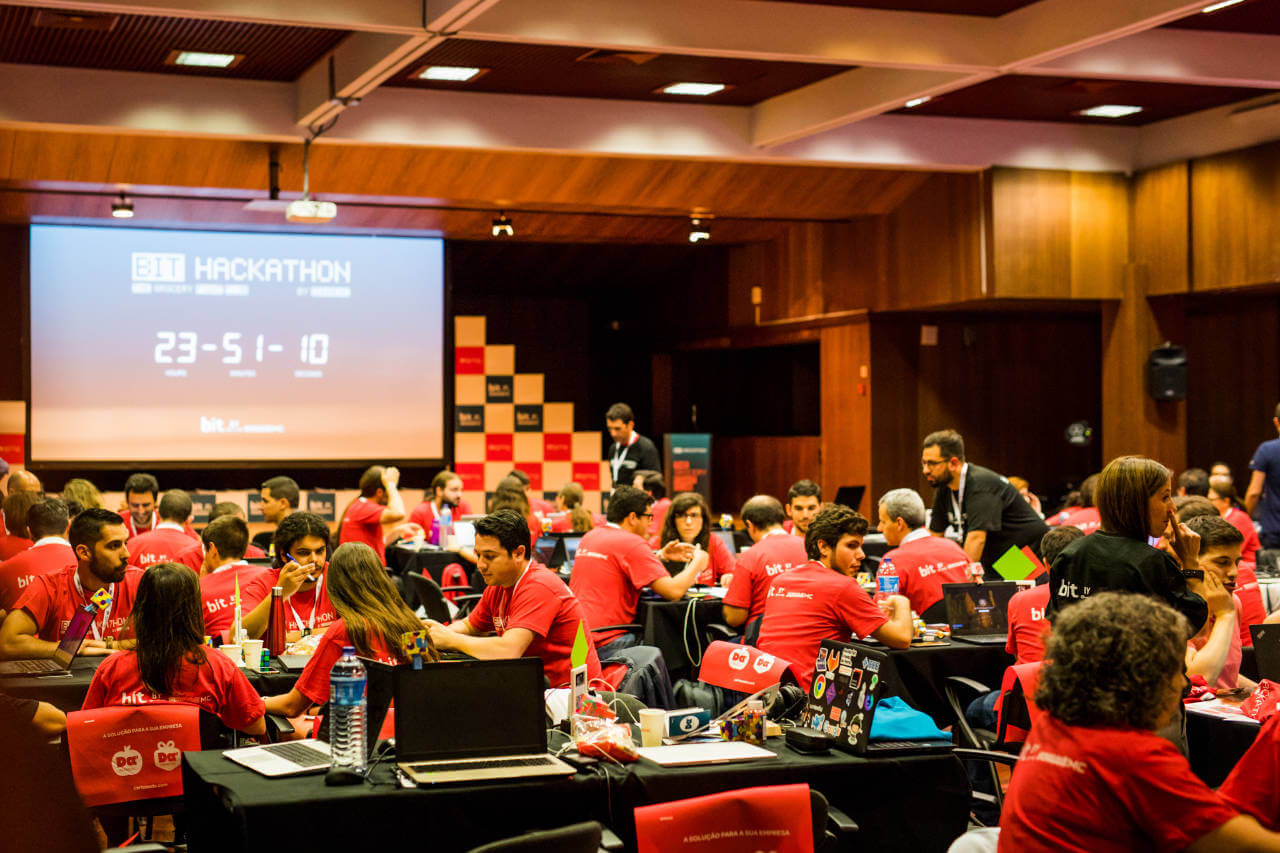 Inovação aliada ao retalho no BIT Hackathon by MC | MARATONA ...